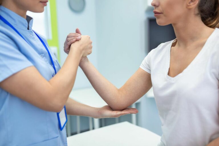 Infección en el codo: causas, síntomas y tratamiento | Traumatología